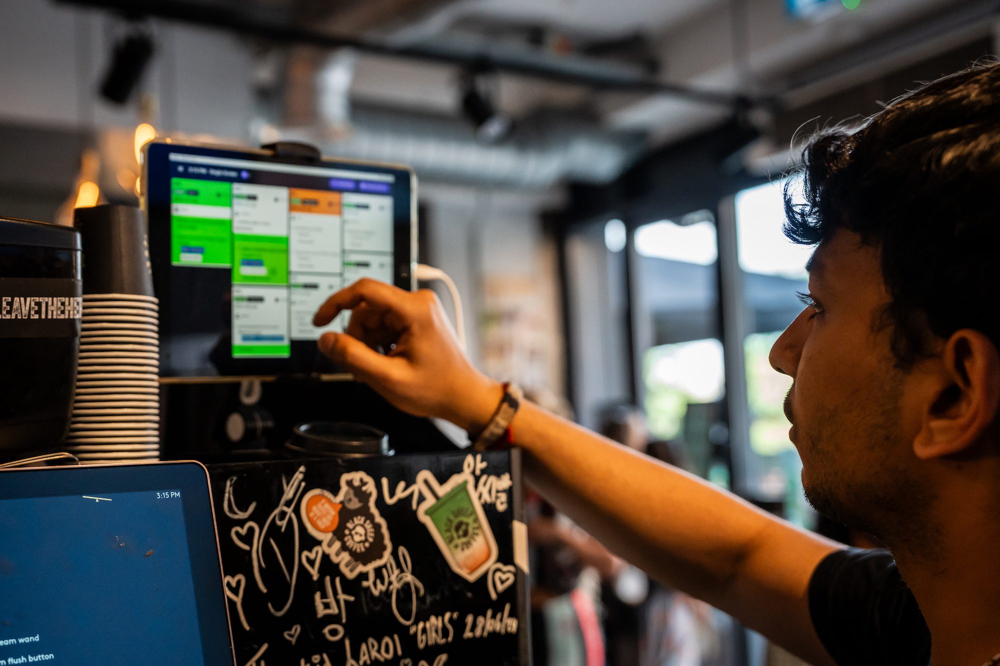3 Ways Hospitality Businesses Boost Efficiency with Tech